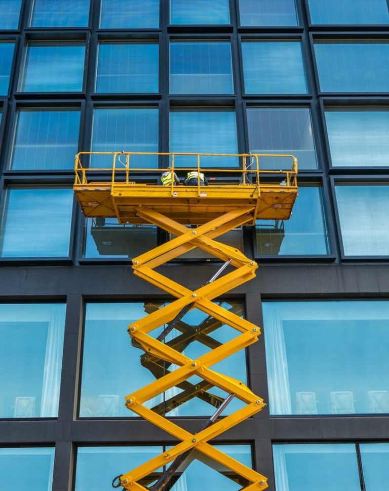 Elevate Operations: Fast Charging for Elevated Work Platform Fleets ...